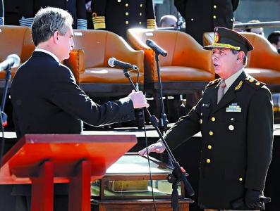 Recrudece interna en el Ejército. Objetivo: el General Luis María ...